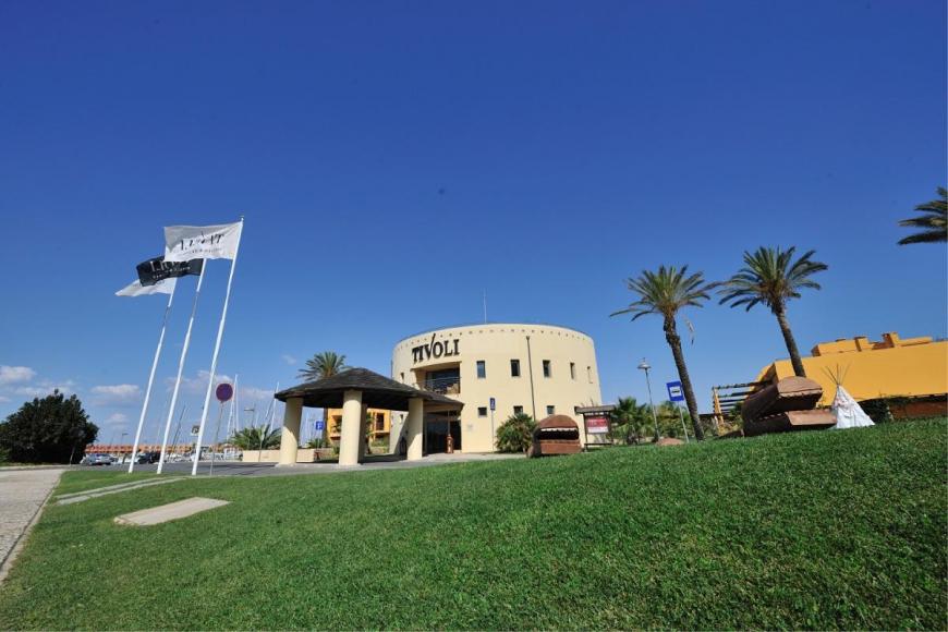 NH Marina Portimao Resort | vtours