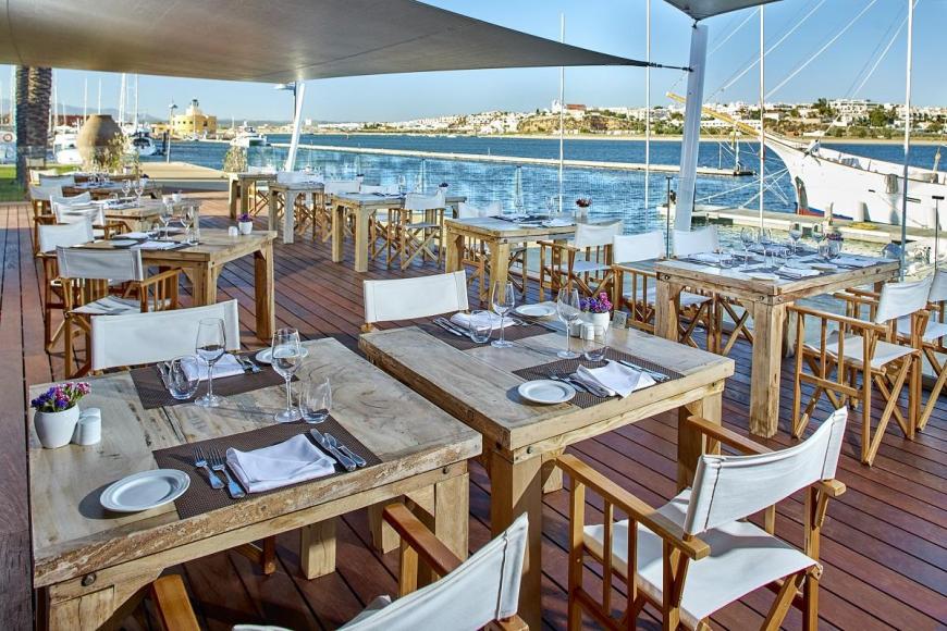 NH Marina Portimao Resort | vtours